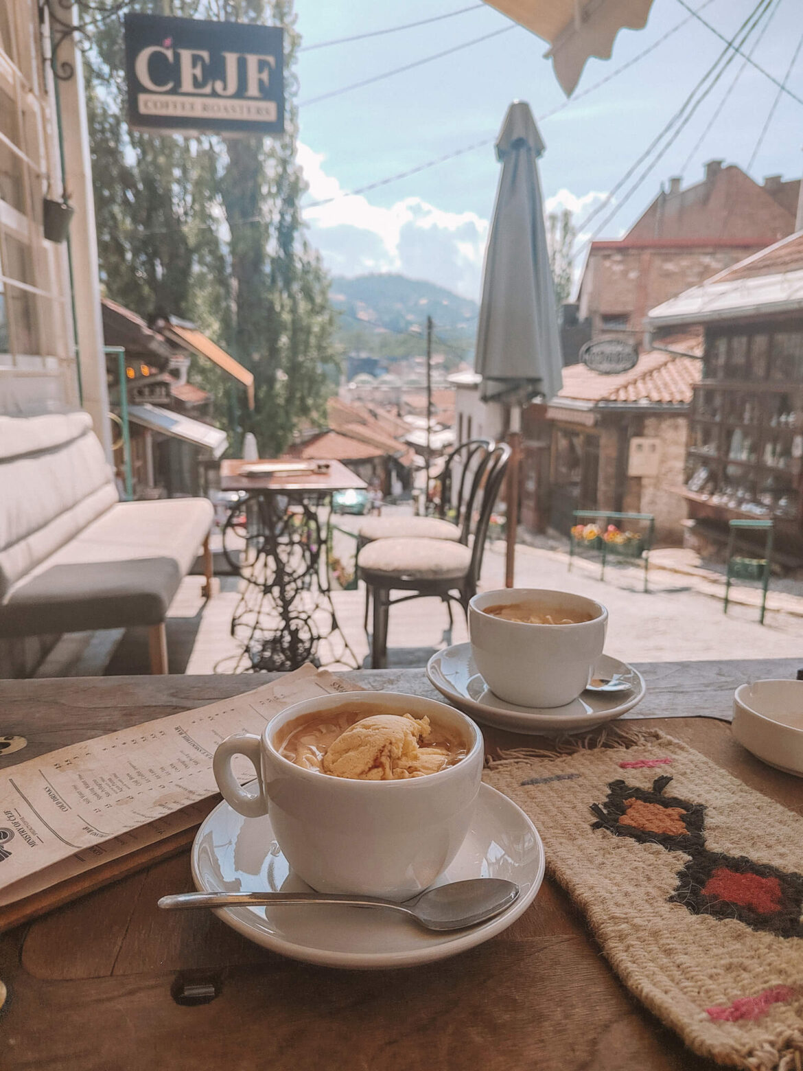 Die besten Cafés in Sarajevo - Kathi Daniela